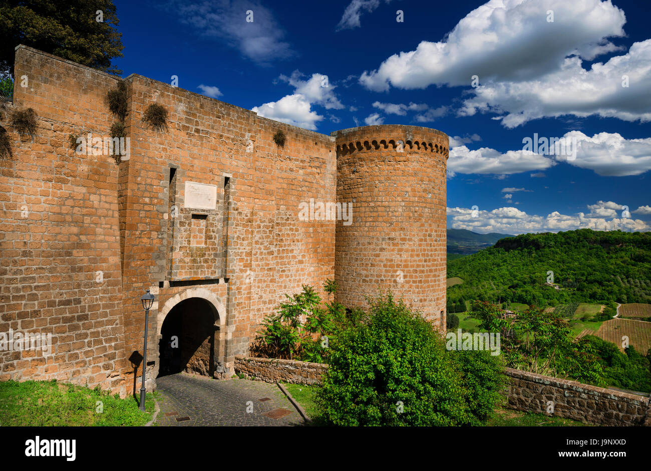 Medieval white tower gate hi-res stock photography and images - Alamy