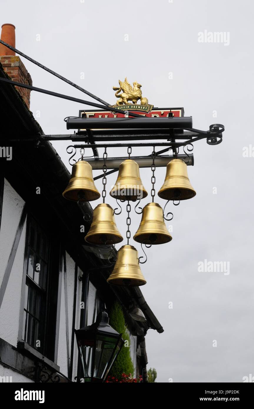 The Six Bells, Thame, Oxfordshire, was originally built in 1560 Stock ...