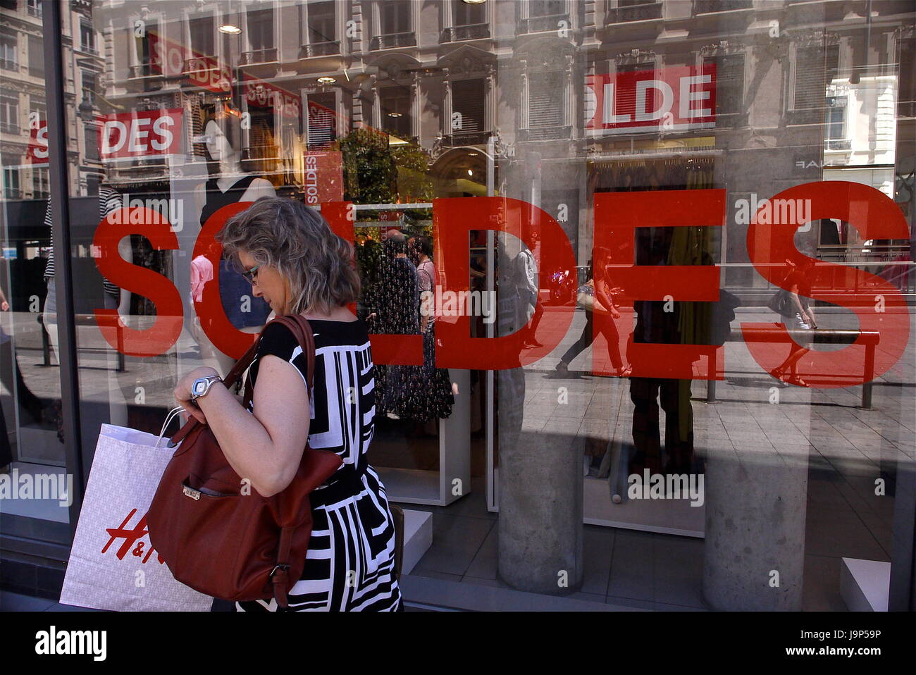 Summer sales begin in France Stock Photo - Alamy