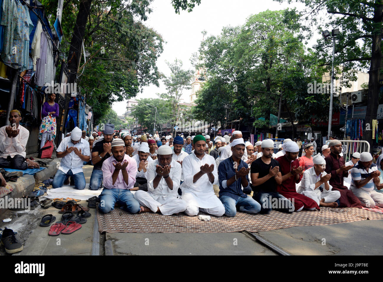 Kolkata, India. 02nd June, 2017. Muslim men offer the first Friday ...