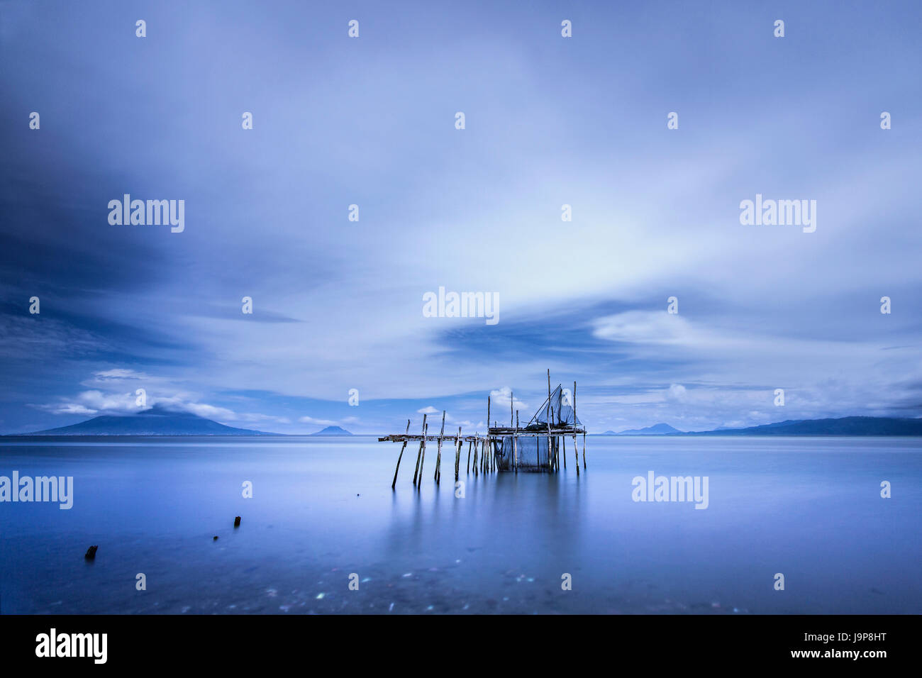 Fish cage hi-res stock photography and images - Alamy