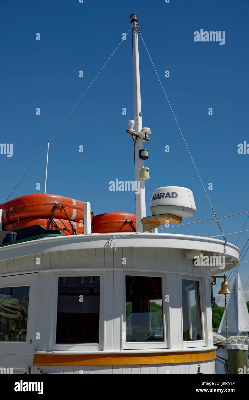 Wheelhouse, Radar, and antennas Stock Photo - Alamy