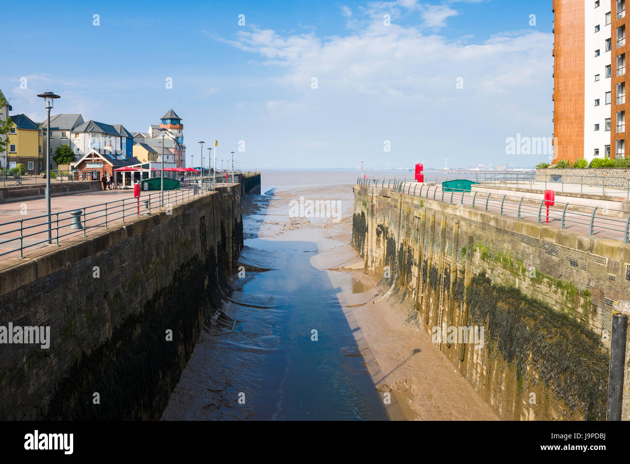 Portishead marina quays entrance hi-res stock photography and images ...