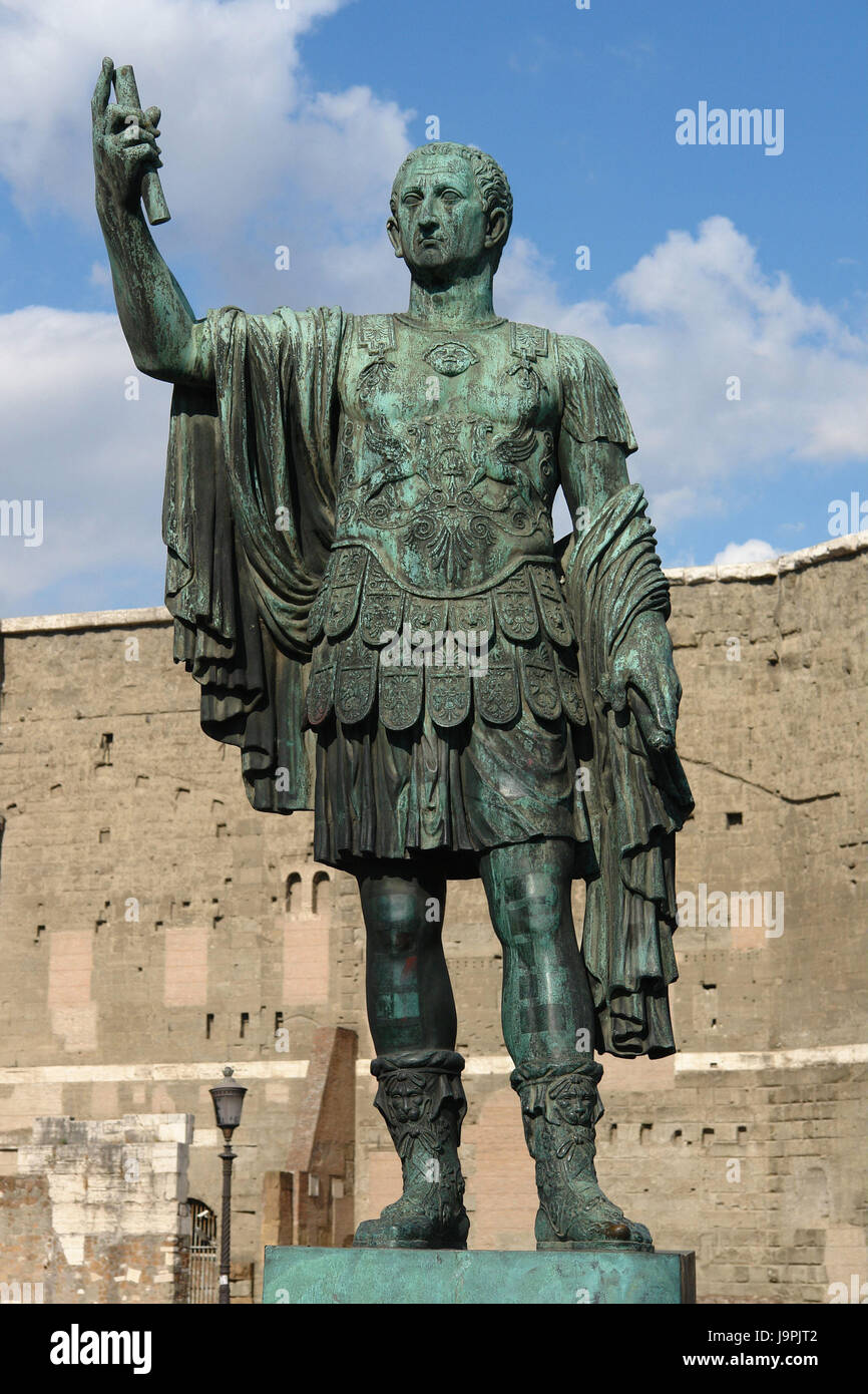 Casar statue hi-res stock photography and images - Alamy