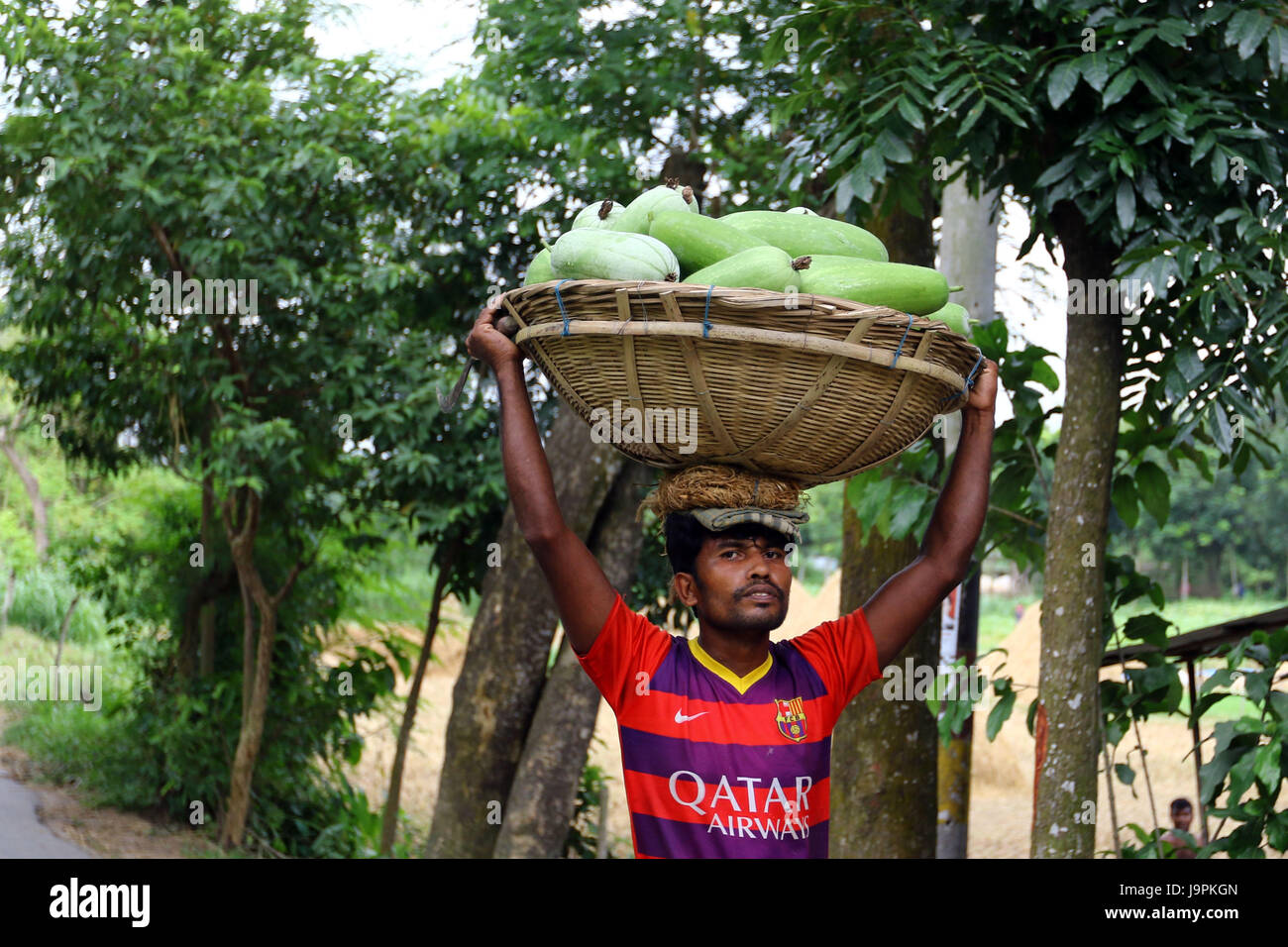 Farmer carry baskets on head of vegetable in Dhaka Stock Photo - Alamy