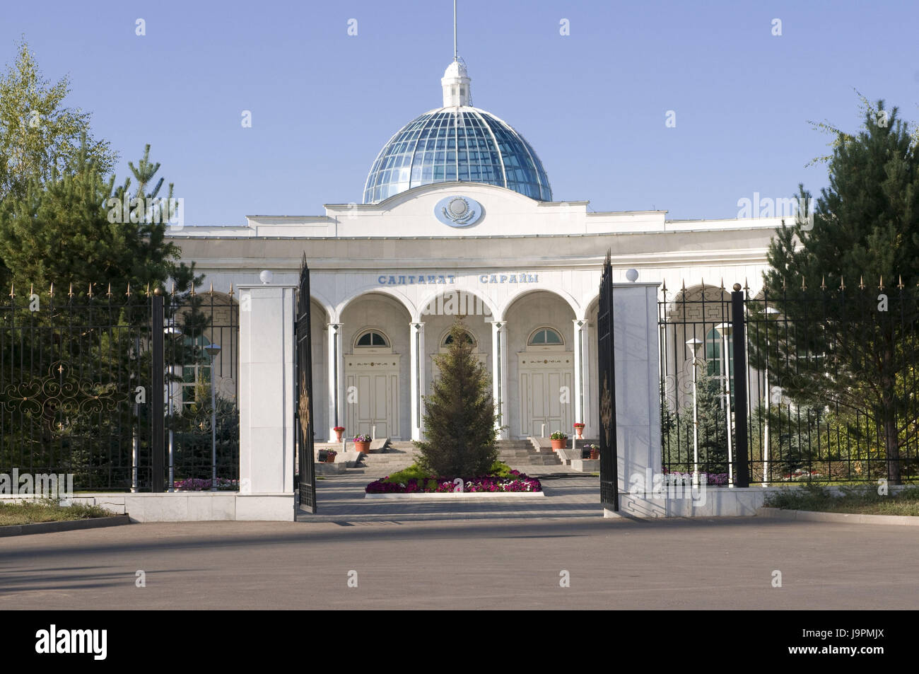 Modern government building architecture hi-res stock photography and ...