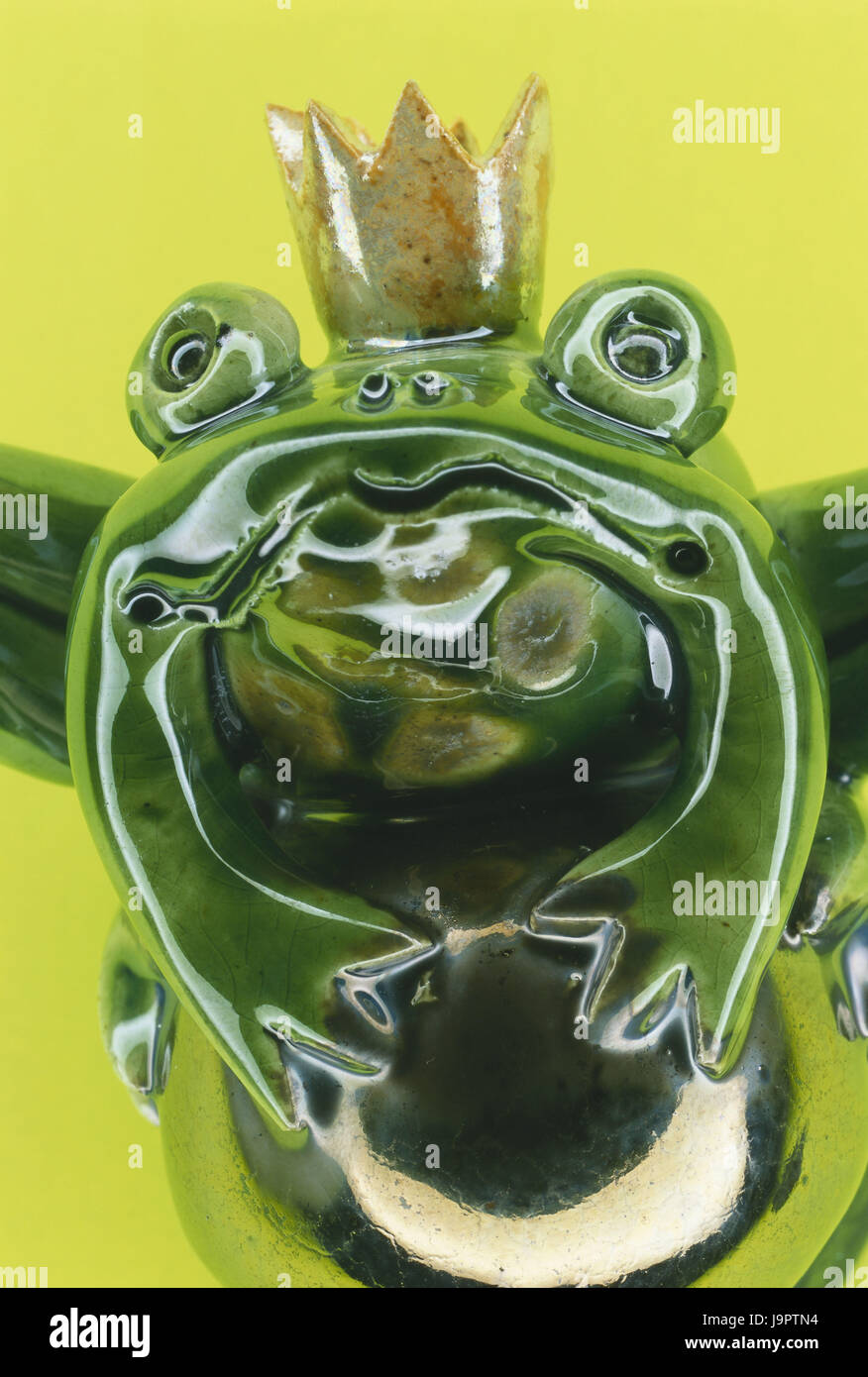 Ceramics character,frog prince,medium close-up,decoration,Dekofigur ...