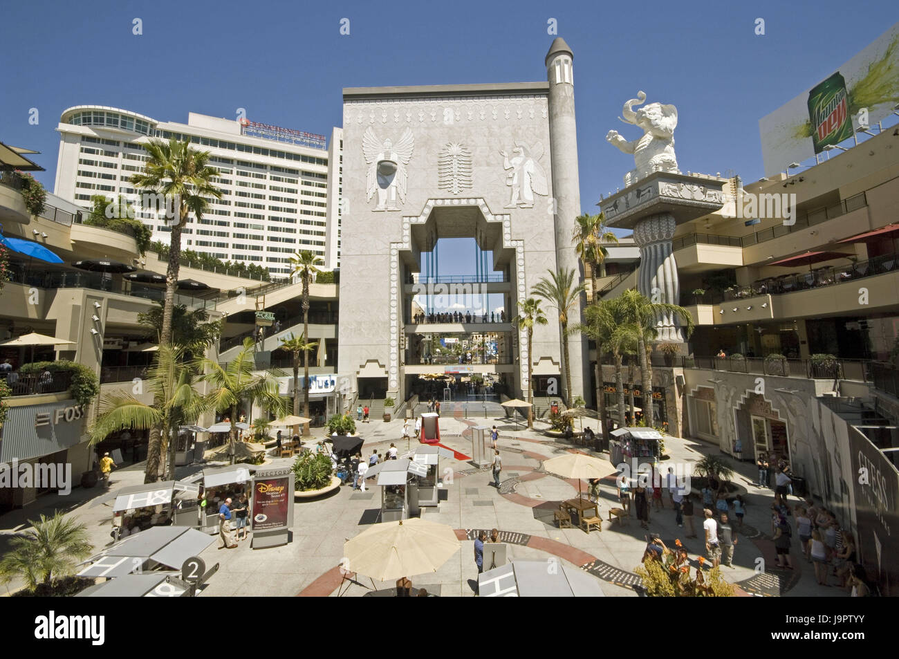 Hollywood and highland shopping centre hi-res stock photography and ...