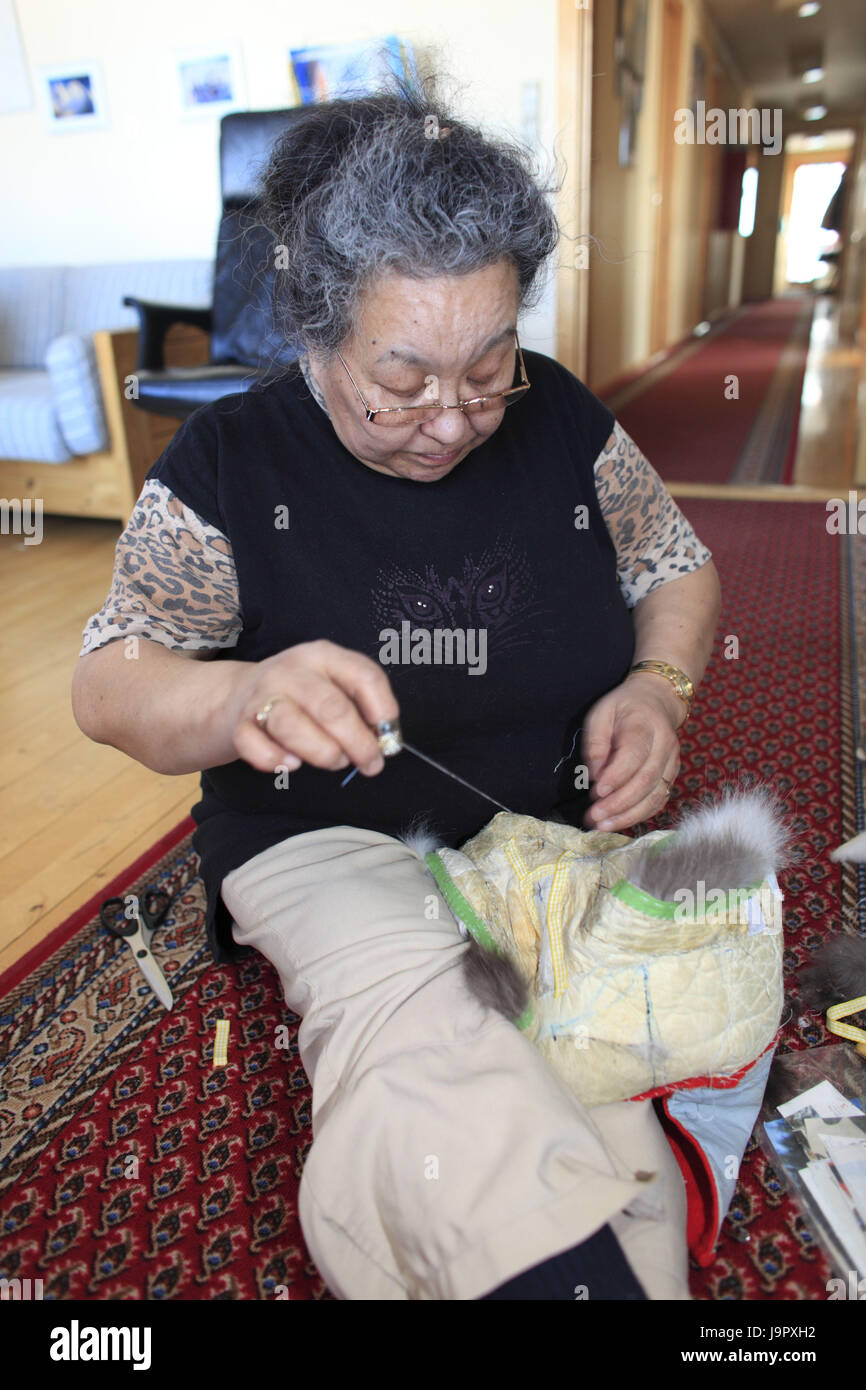 Fur Hood Inuit High Resolution Stock Photography and Images - Alamy