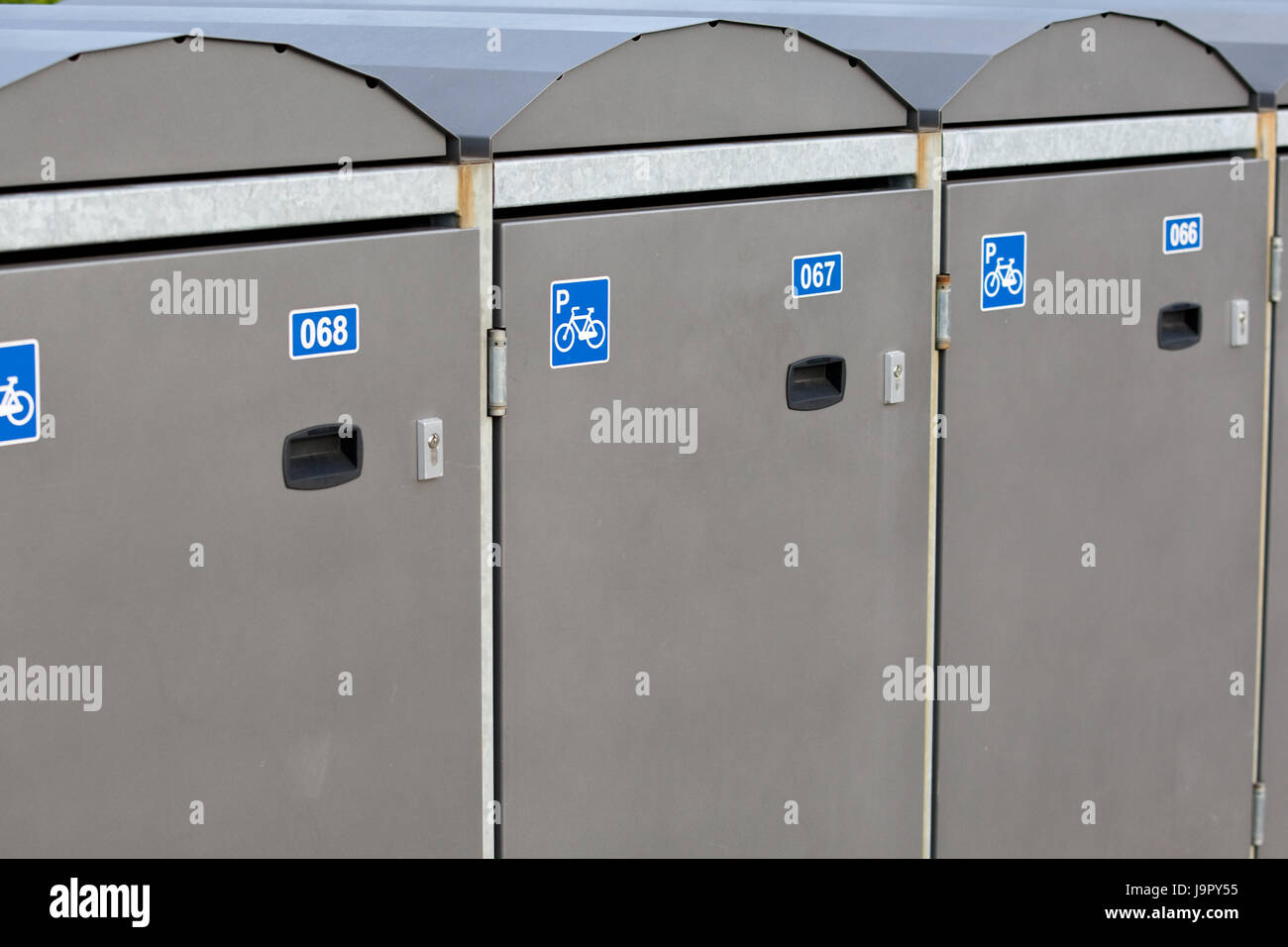 Fahrradcontainer hi-res stock photography and images - Alamy