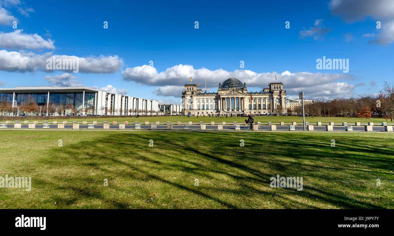 Reichstags dome hi-res stock photography and images - Alamy