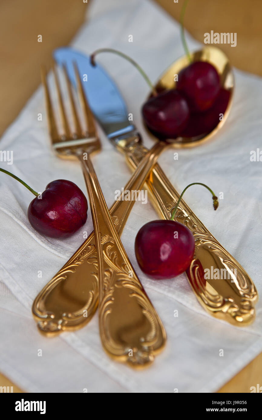 Gold filigree setting hi-res stock photography and images - Alamy