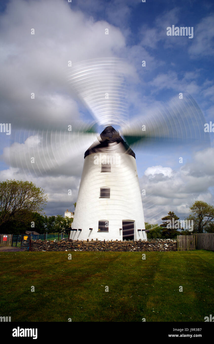 Operating windmill hi-res stock photography and images - Alamy