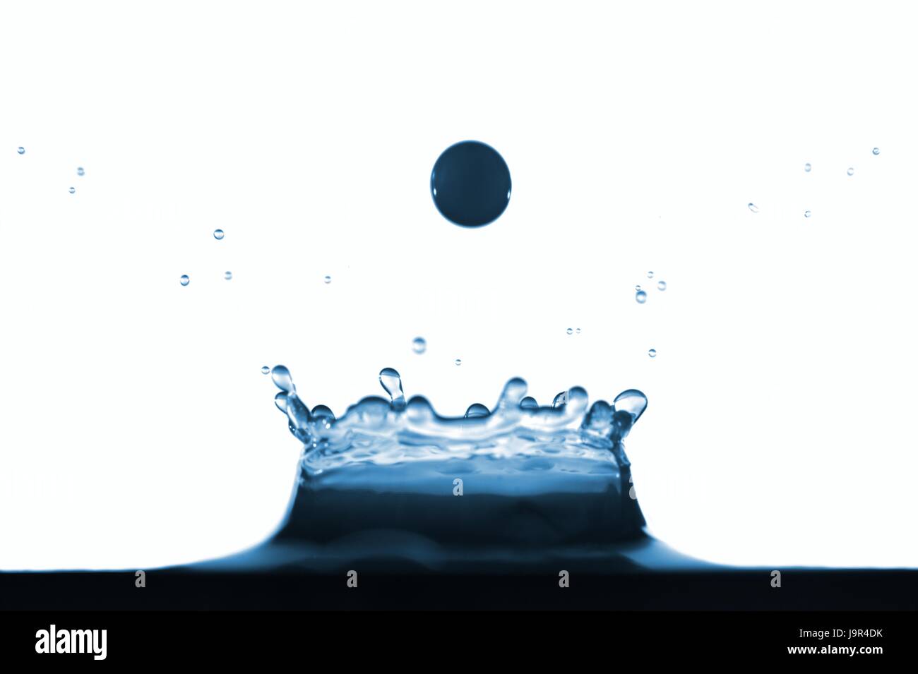 Tropfenkrone hi-res stock photography and images - Alamy