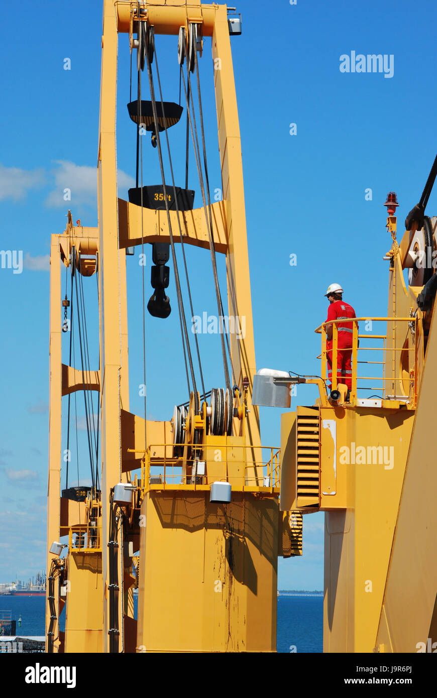 Heavy lifting crane hi-res stock photography and images - Alamy