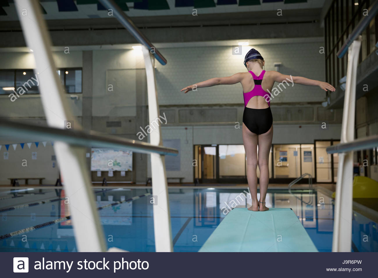 Diving competition girls hi-res stock photography and images - Alamy