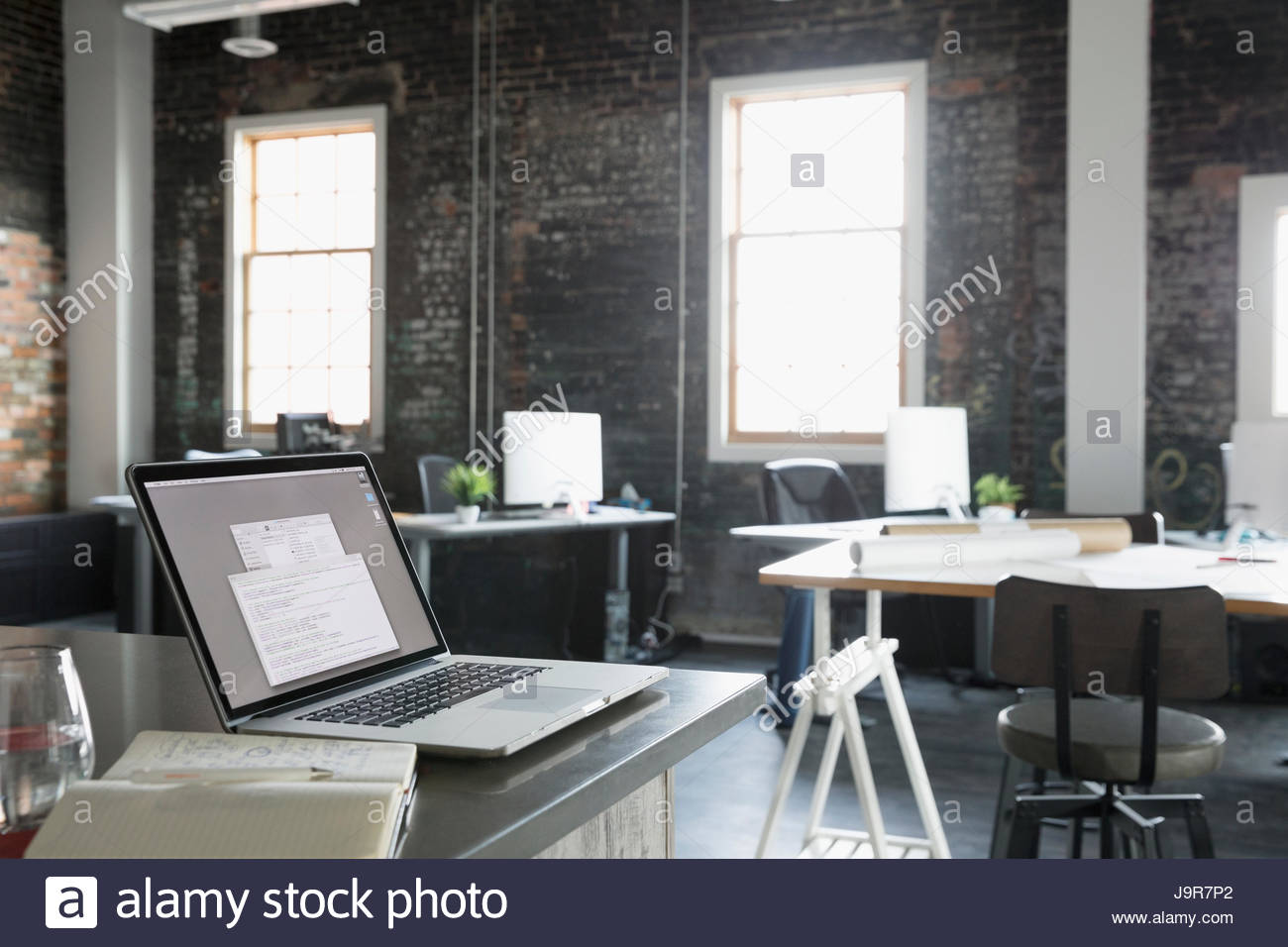 Empty desk office hi-res stock photography and images - Alamy