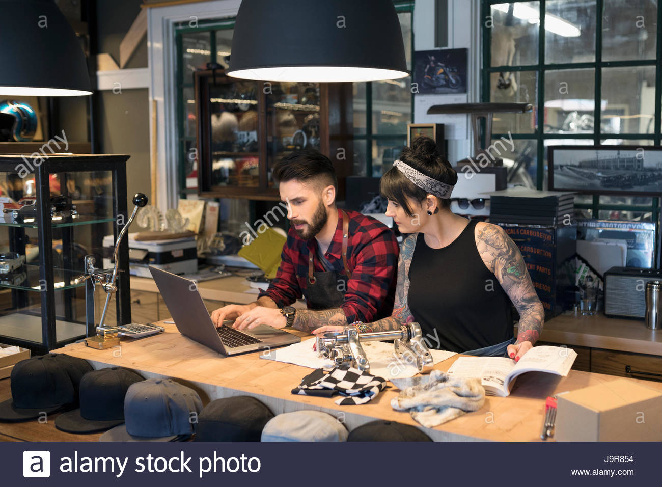 Mechanic shop hi-res stock photography and images - Alamy