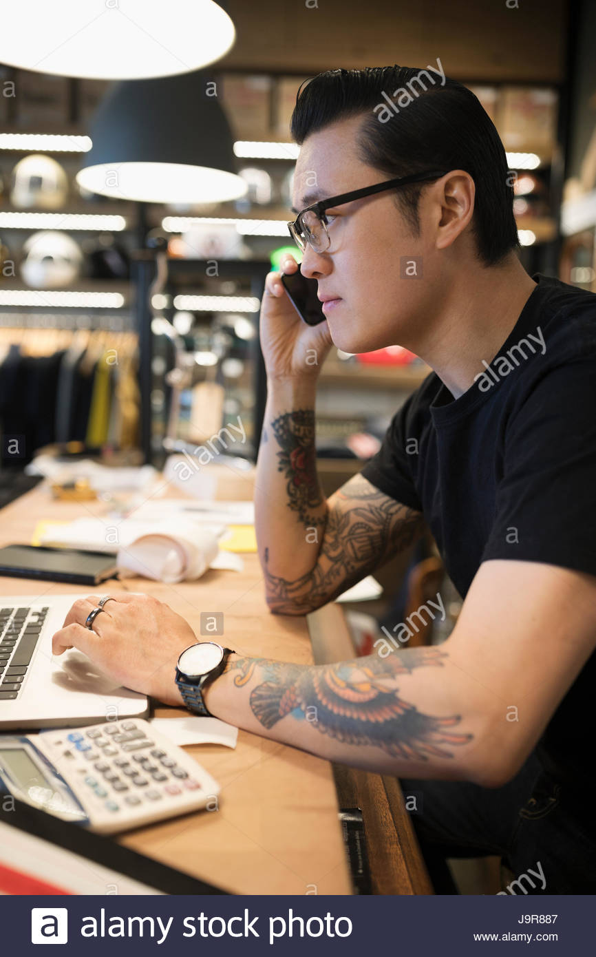 Laptop repair vertical hi-res stock photography and images - Alamy