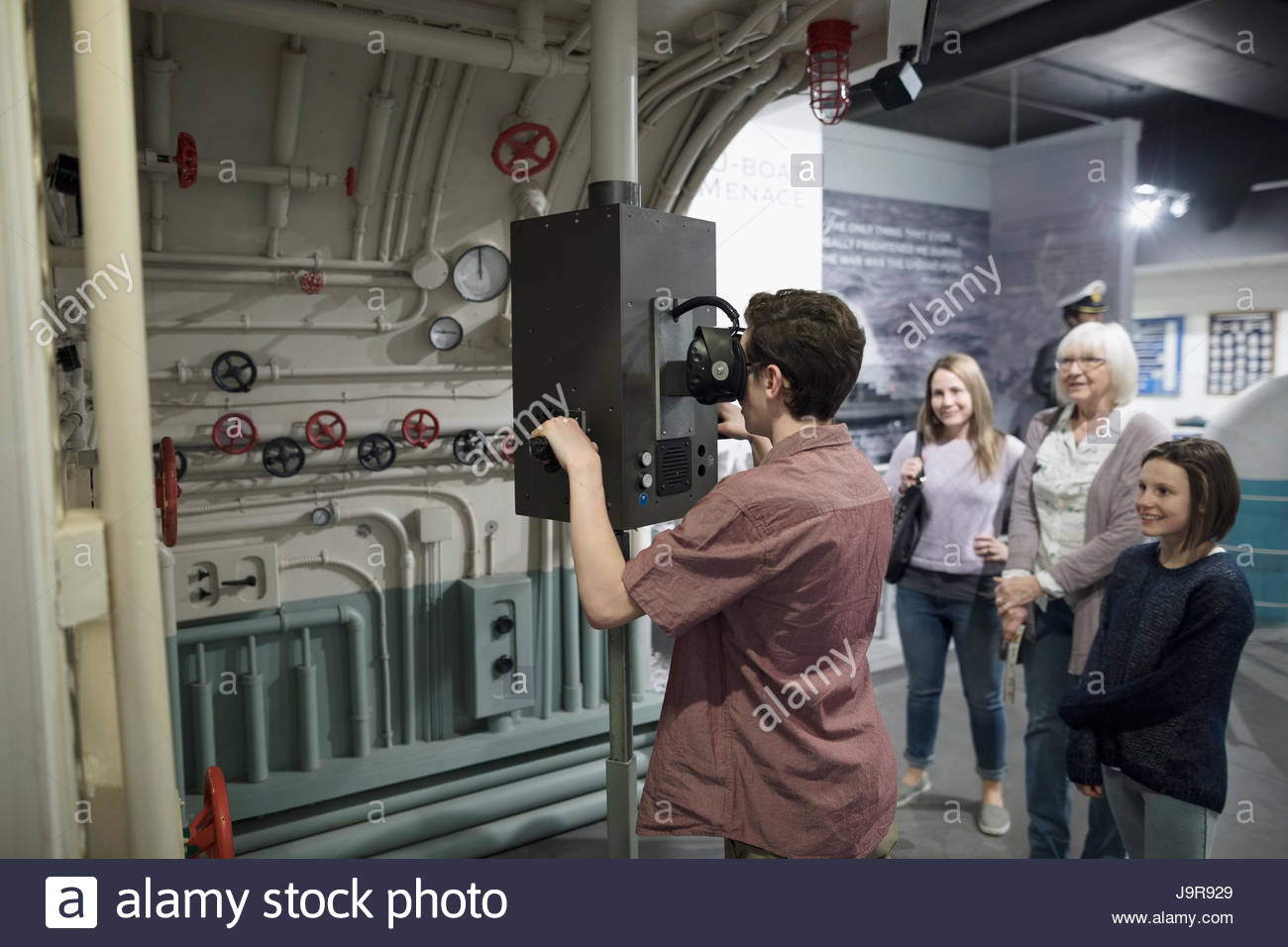 Using periscope hi-res stock photography and images - Alamy