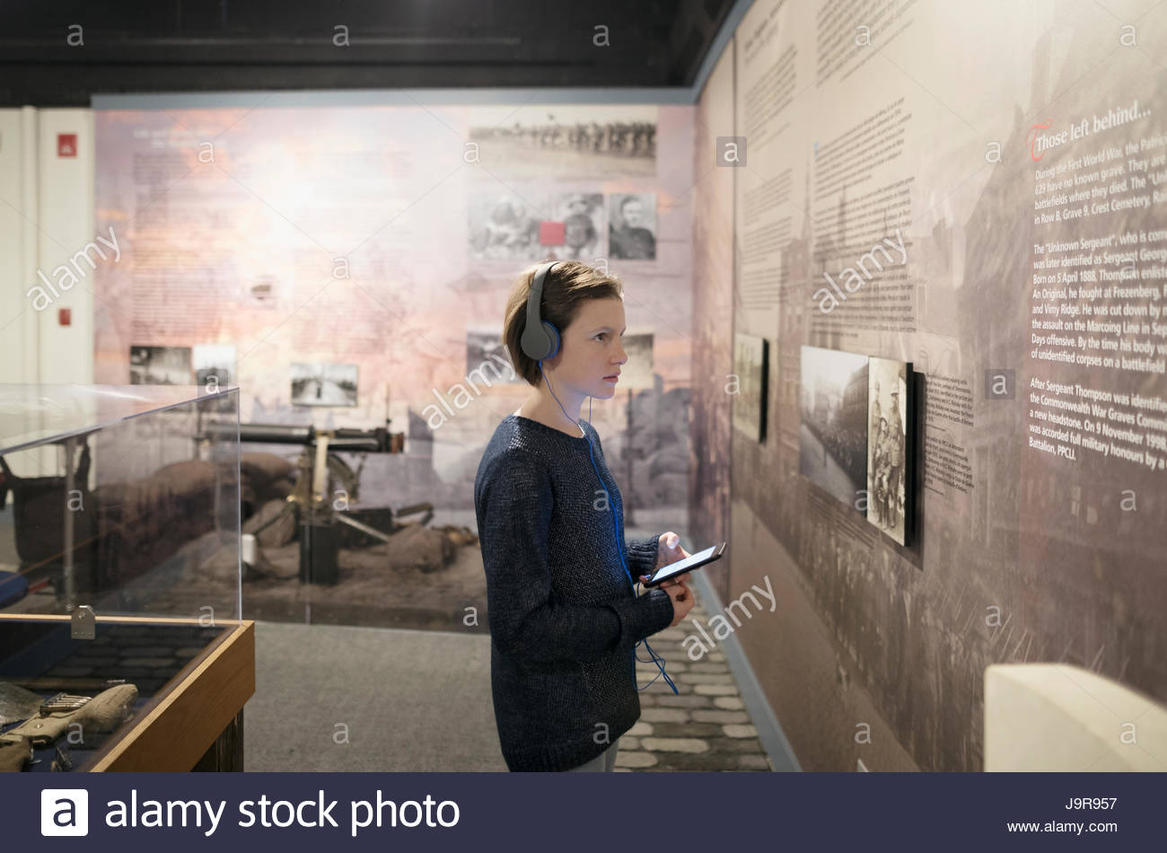 Mobile phone in museum hi-res stock photography and images - Alamy