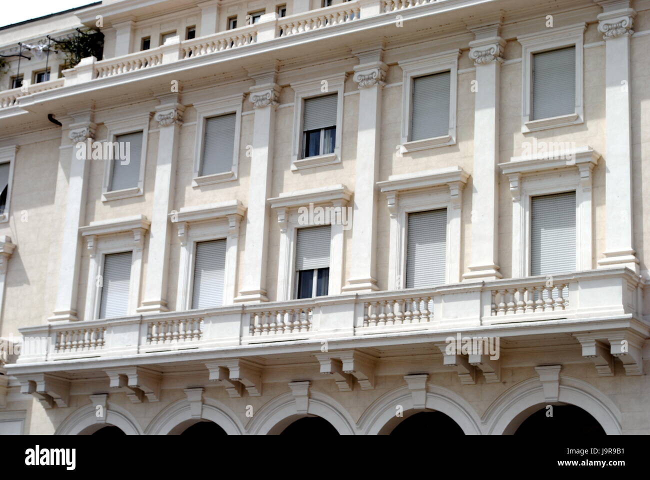 house, building, build, big, large, enormous, extreme, powerful ...