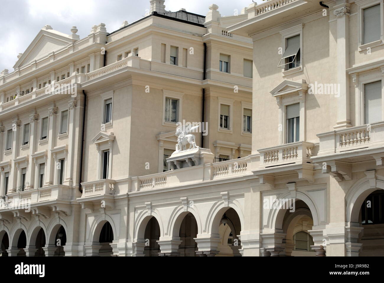 house, building, build, big, large, enormous, extreme, powerful ...