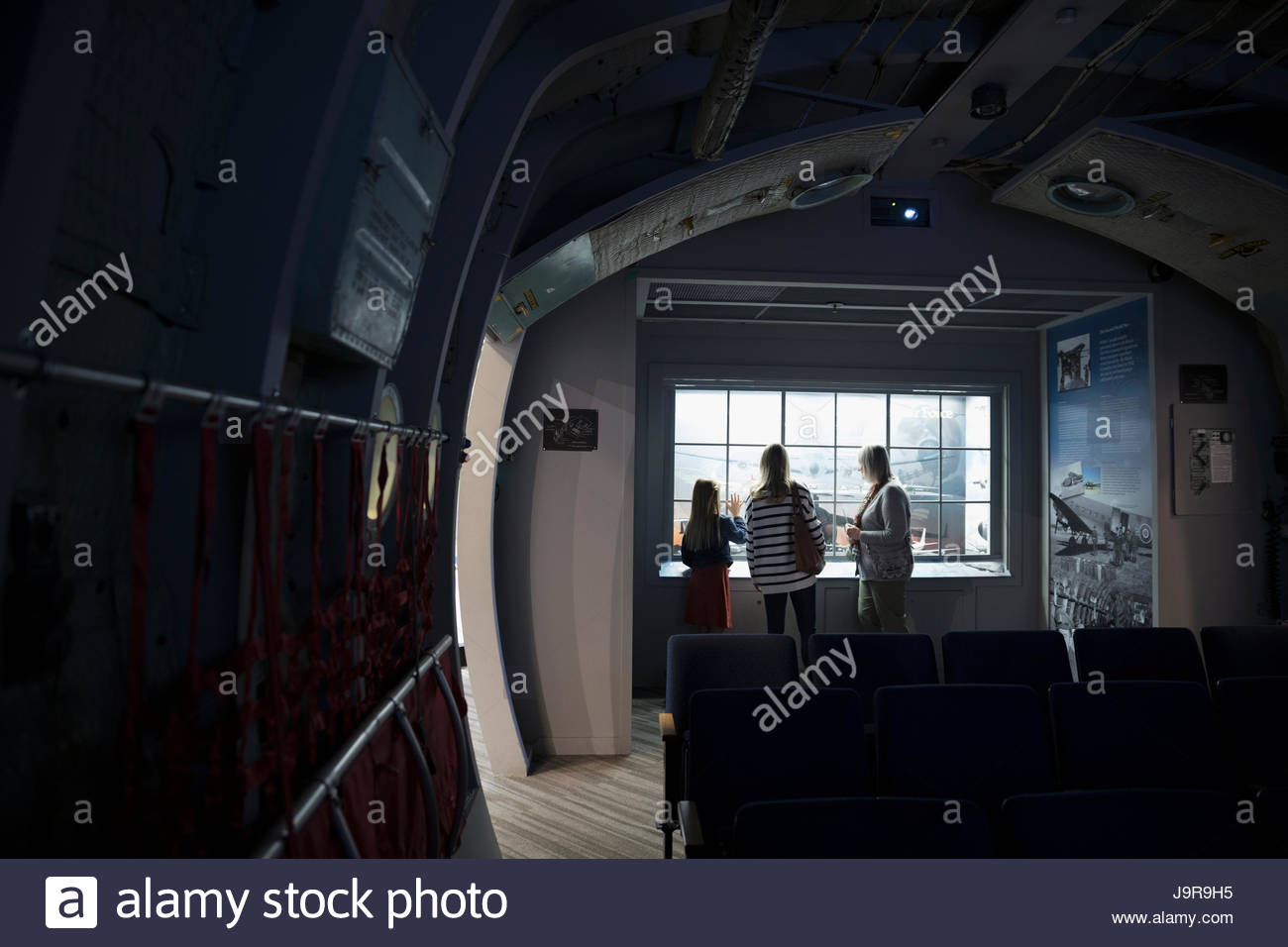 Dark museum hi-res stock photography and images - Alamy
