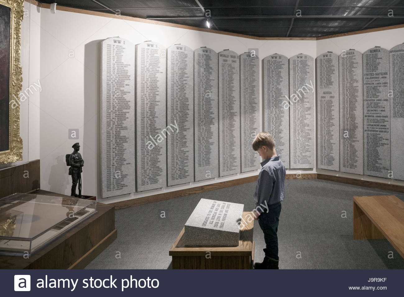 Museum display plaque hi-res stock photography and images - Alamy