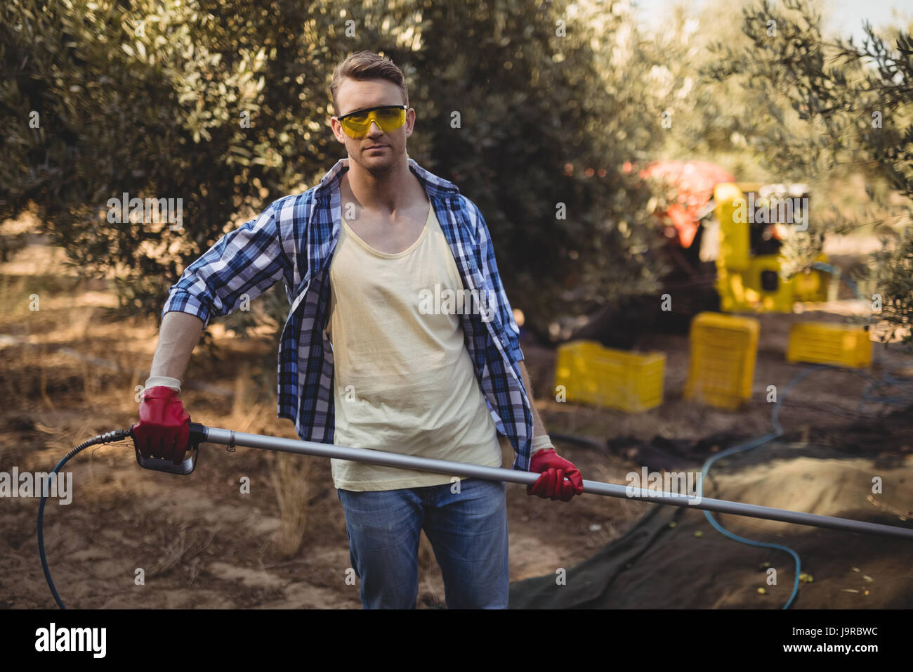 Using rake hi-res stock photography and images - Alamy