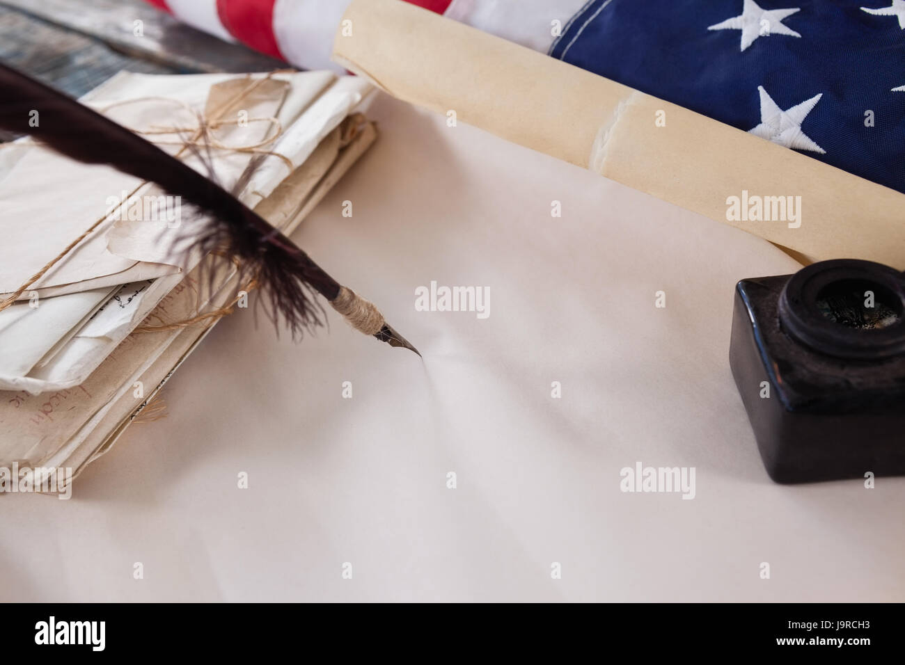 Ink pot and quill hi-res stock photography and images - Alamy