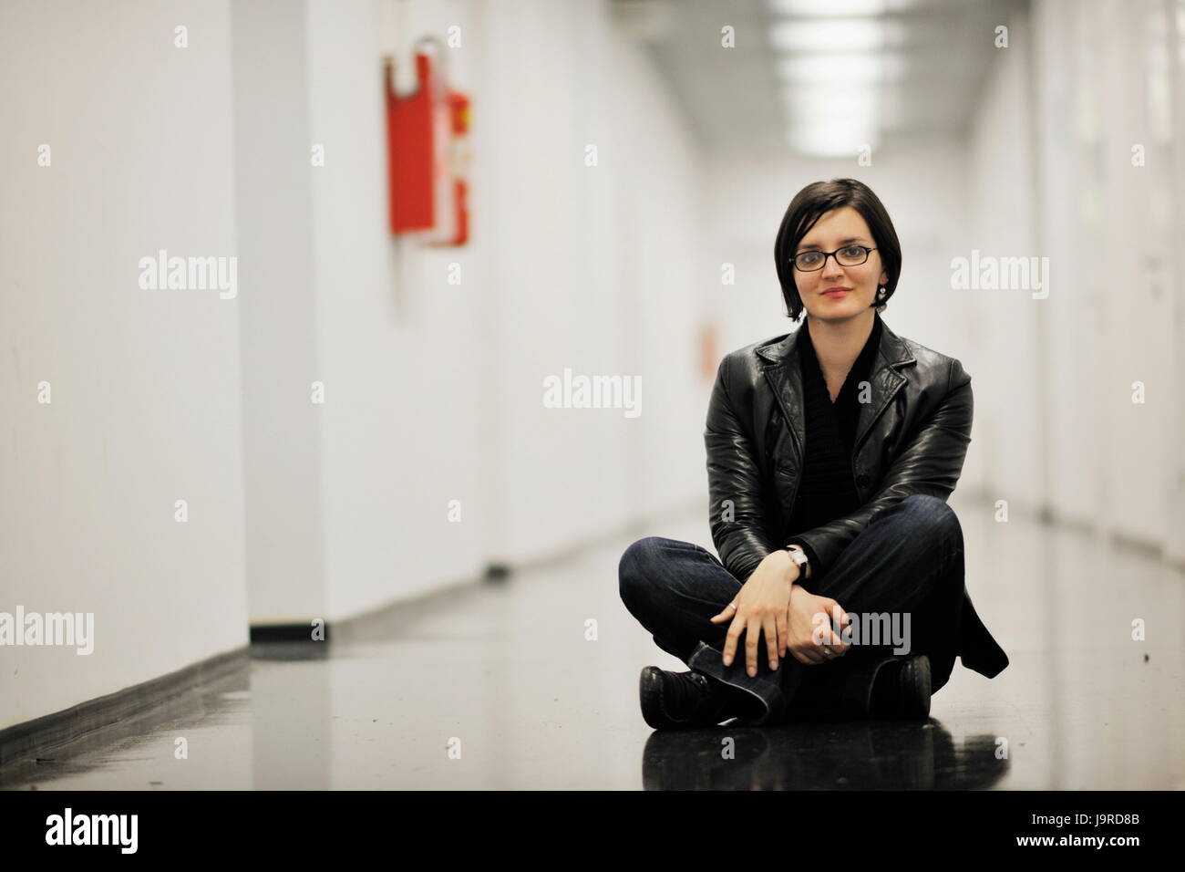 woman, wait, waiting, humans, human beings, people, folk, persons ...