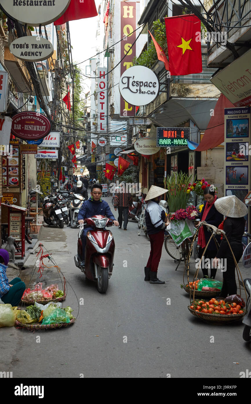 Busy street scene, Old Quarter, Hanoi, Vietnam Stock Photo - Alamy
