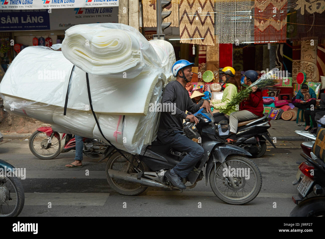 Vietnam motorbike loaded transport hi-res stock photography and images ...