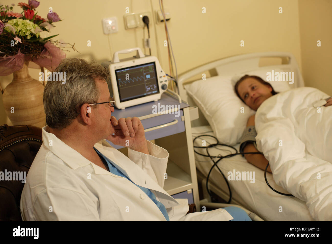 Patient hospital bed controls hi-res stock photography and images - Alamy