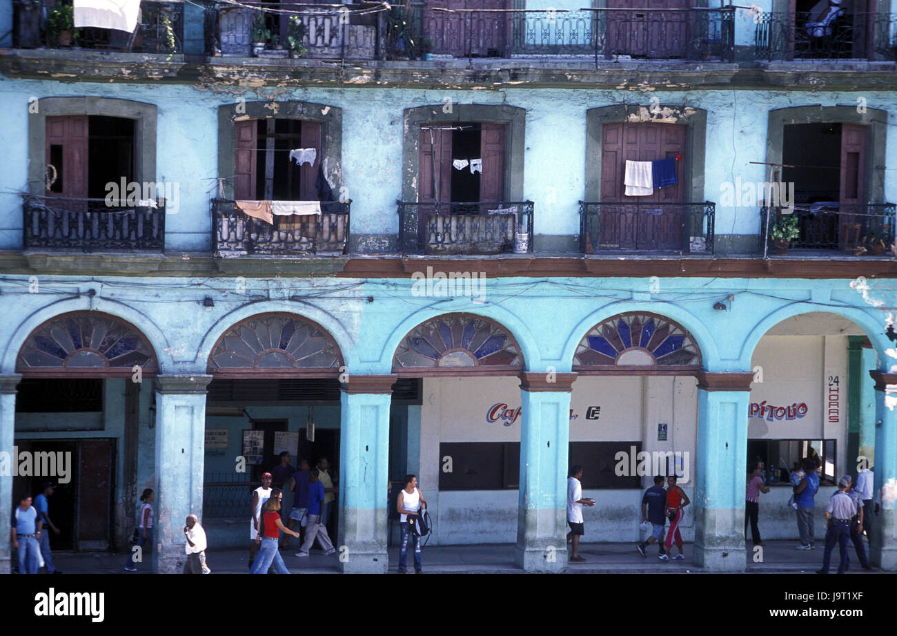 Cuba,Havana,Old Town,building,arcades,passers-by,no model release ...