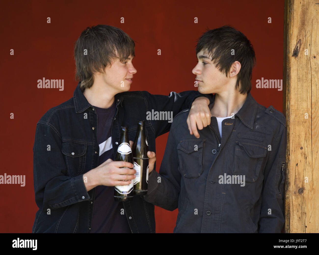 Under age drinking teenagers hi-res stock photography and images - Alamy