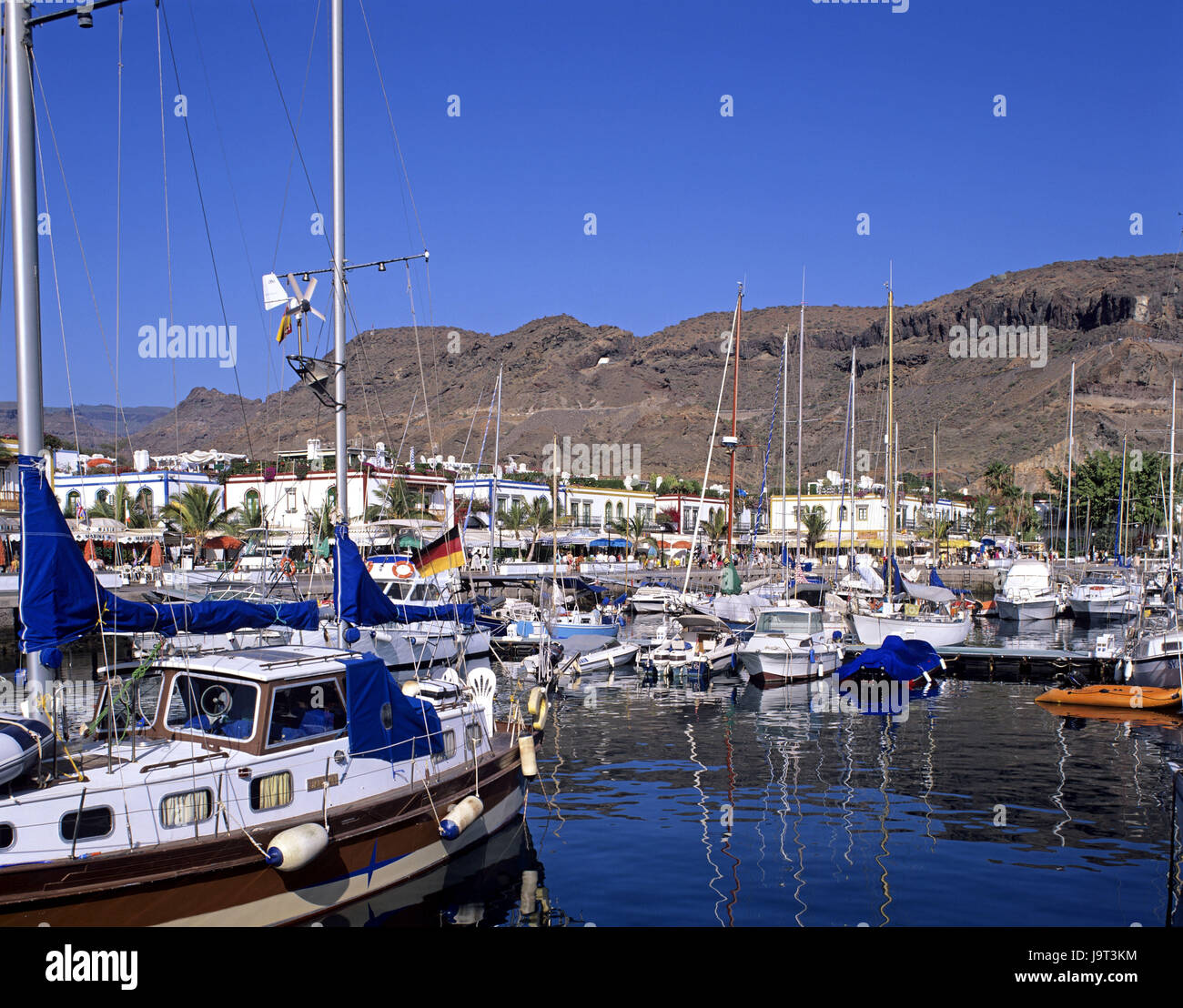 Canaries mogan marina yacht harbour hi-res stock photography and images ...