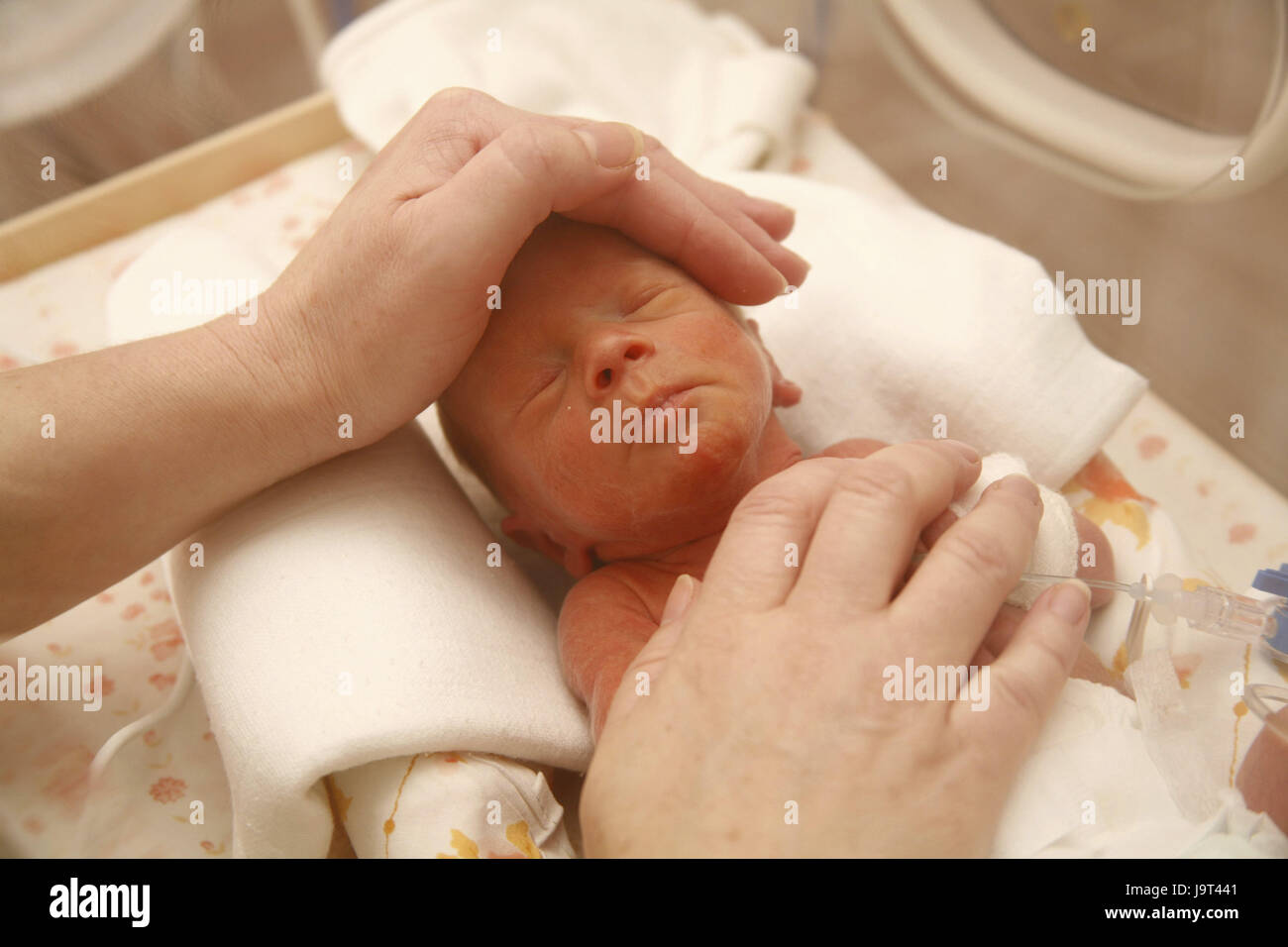 Infant incubator hi-res stock photography and images - Alamy