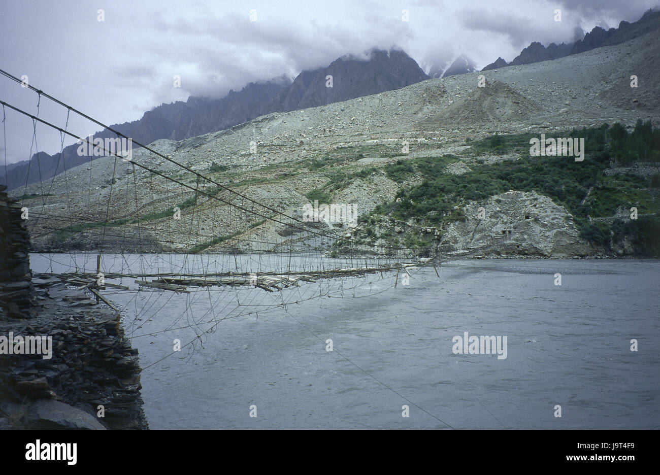Passu suspension bridge hi-res stock photography and images - Alamy