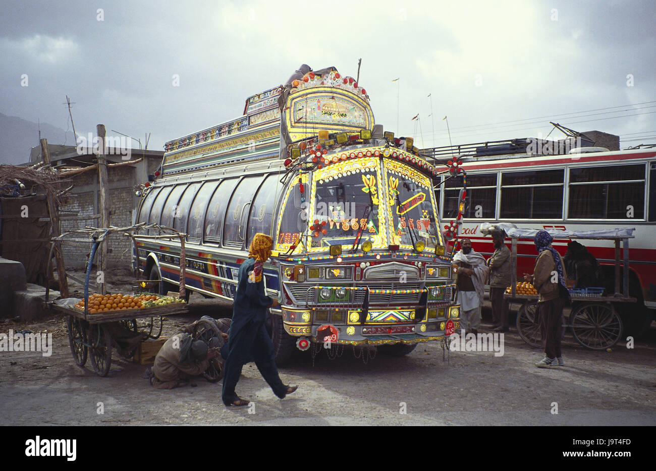 The pakistan bus hi-res stock photography and images - Alamy