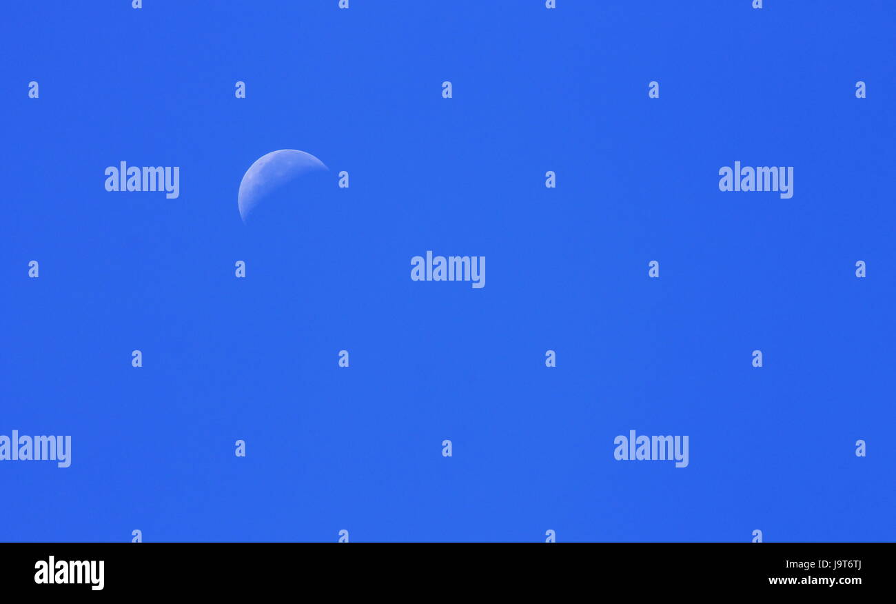 Plain blue sky with moon hi-res stock photography and images - Alamy