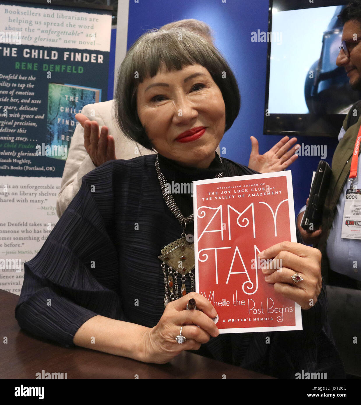 Amy tan author hi-res stock photography and images - Alamy