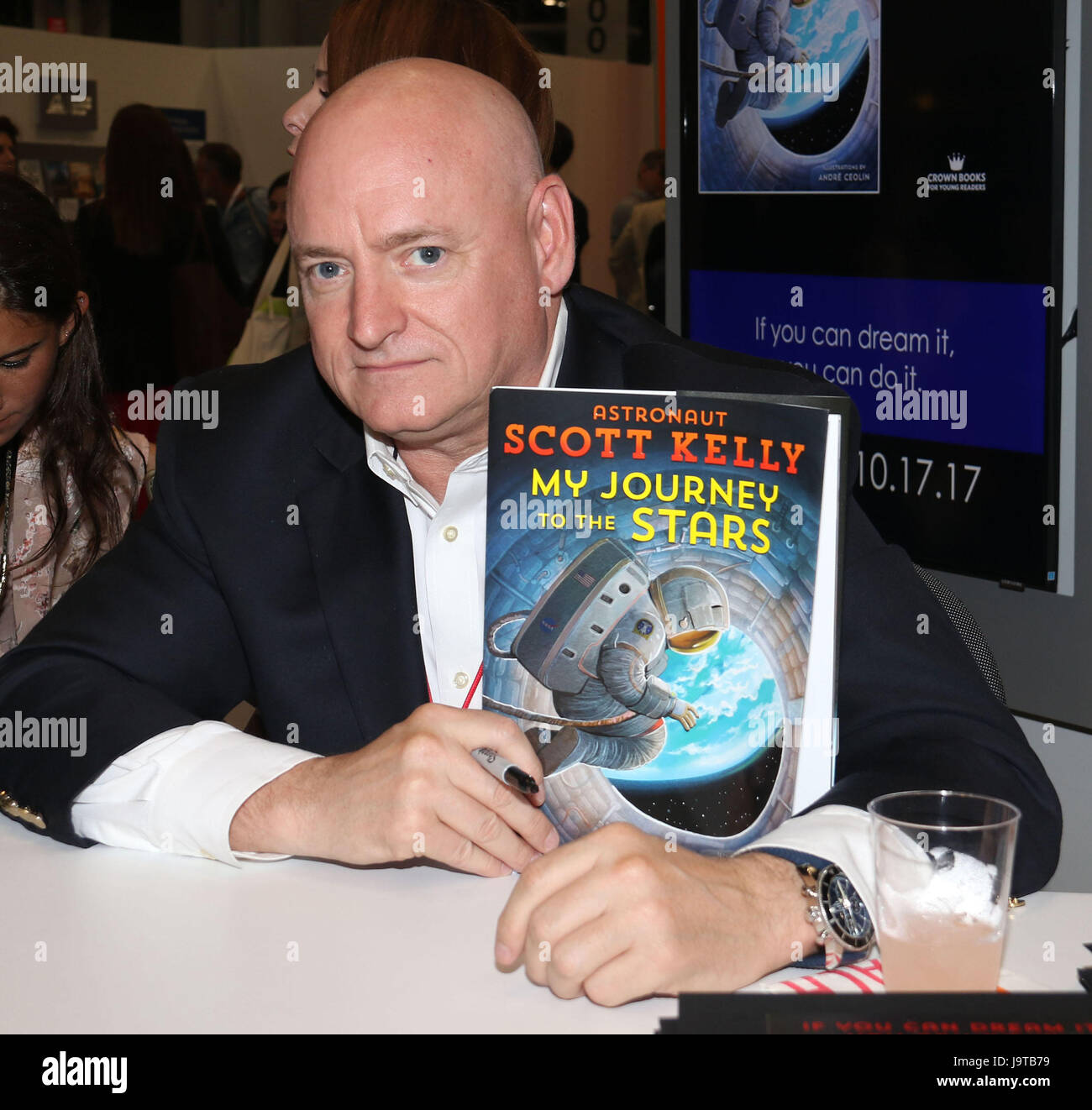 Scott kelly hi-res stock photography and images - Alamy