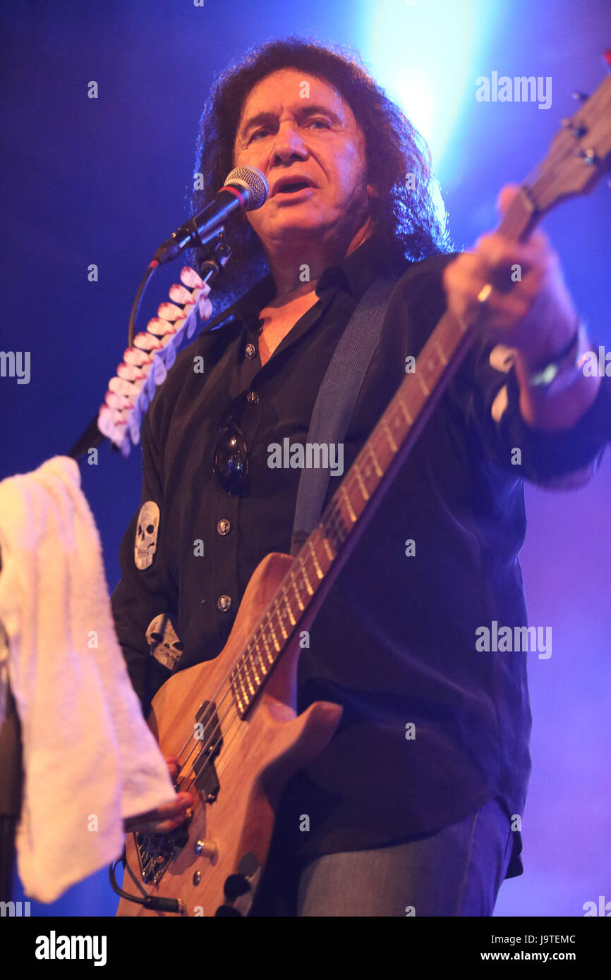 Gene simmons 2017 kiss hi-res stock photography and images - Alamy