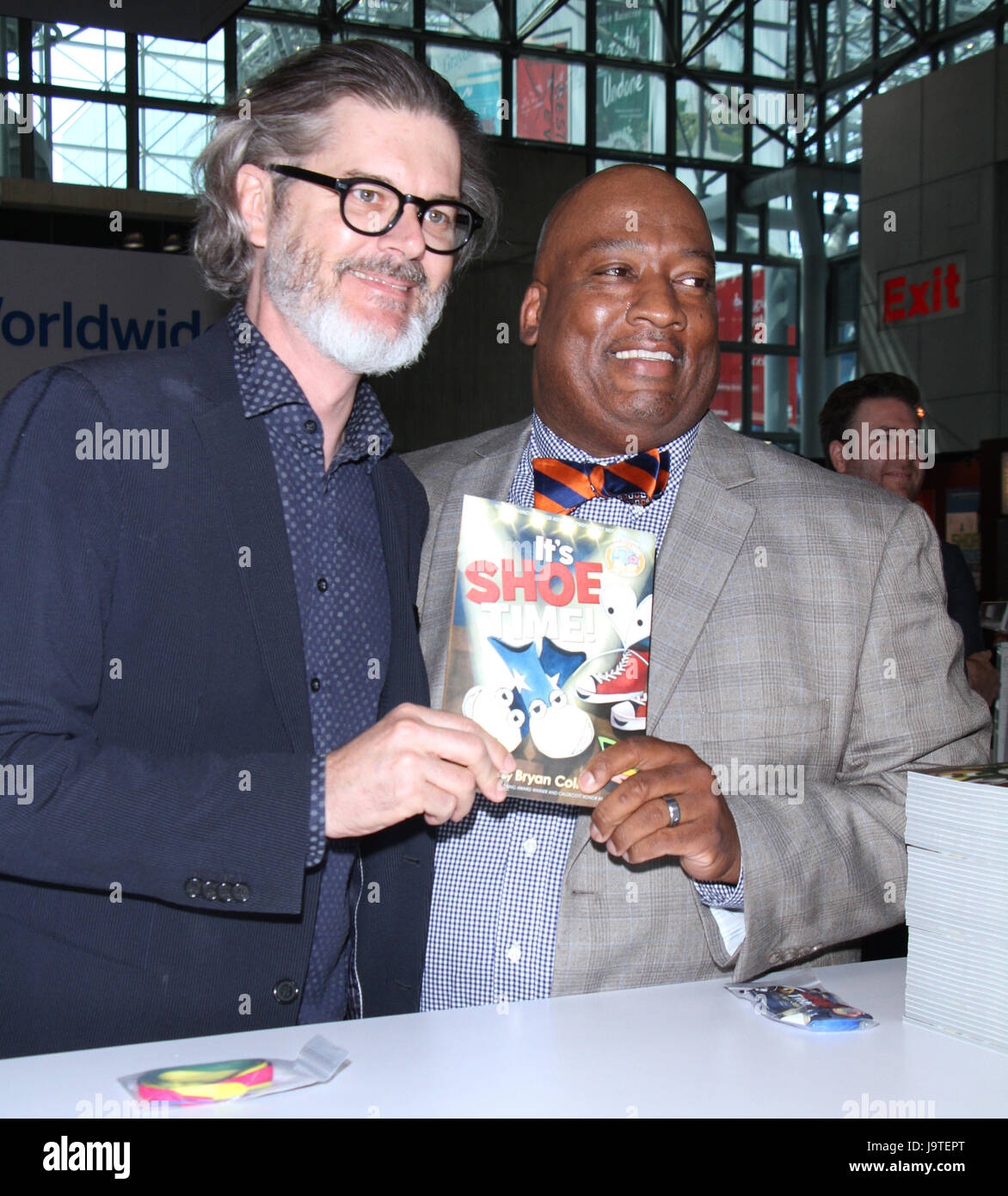 NEW YORK, NY June 02, 2017 Mo Willems, Bryan Collier signing at ...