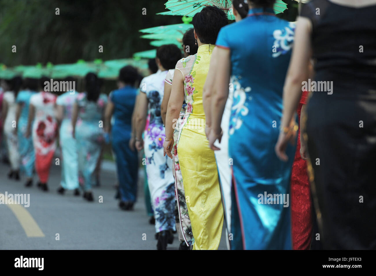 Chinese cheongsams hi-res stock photography and images - Alamy