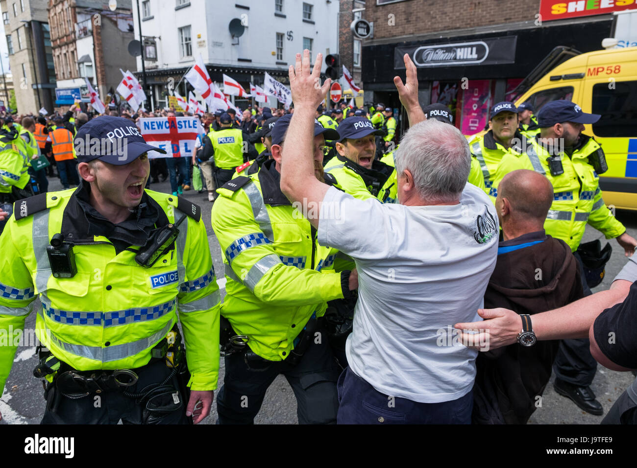 Liverpool, UK. 3rd June, 2017. English Defence League and anti-fascist ...