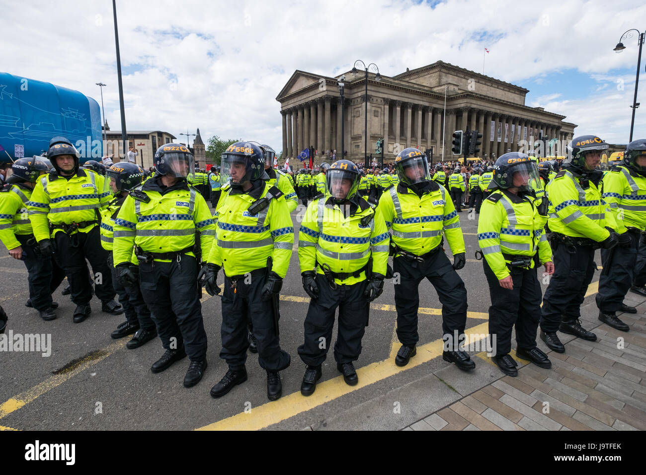 Liverpool, UK. 3rd June, 2017. English Defence League and anti-fascist ...
