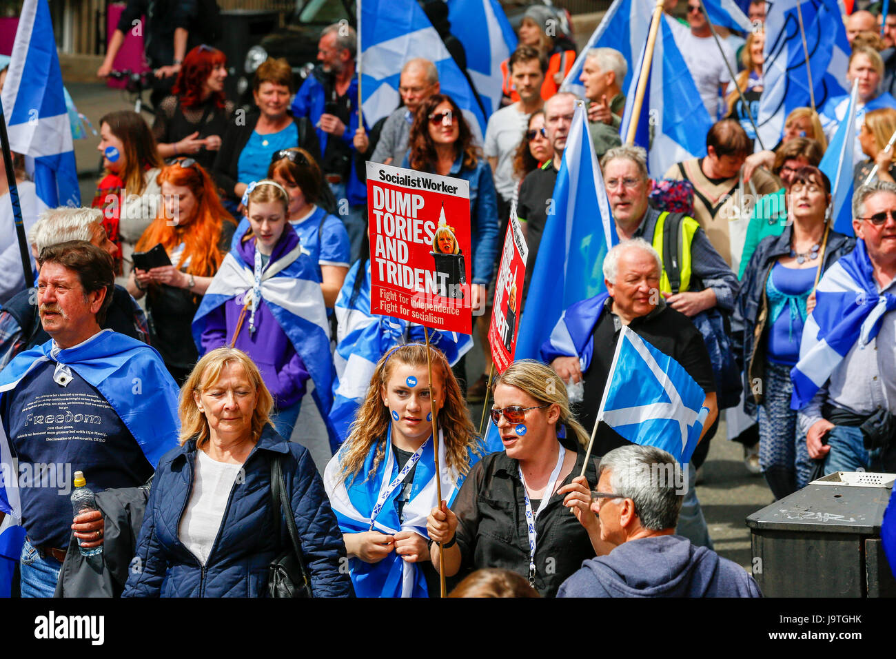 Scottish parade hi-res stock photography and images - Alamy
